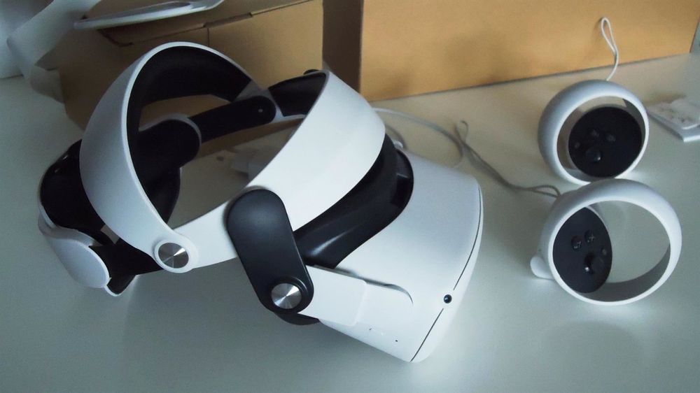 OCULUS QUEST 2 + Casque, in Box Original (Gebraucht) in Lausanne für ...