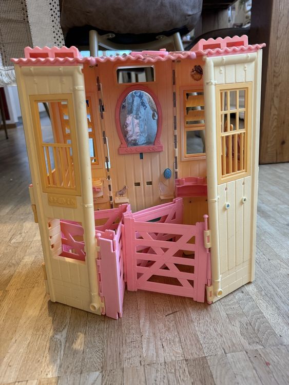 Toller antiker Barbie Pferdestall und 2 Pferde | Kaufen auf Ricardo