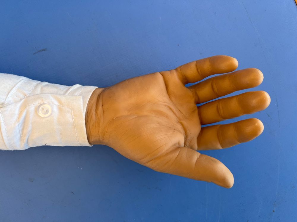 antike Samariter Hand 47 cm lang zum Verband üben | Kaufen auf Ricardo
