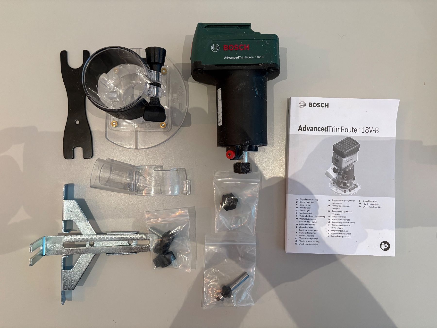 Bosch Advanced Trim Router 18V-8 Akku-Kantenfräse (Neu (gemäss ...