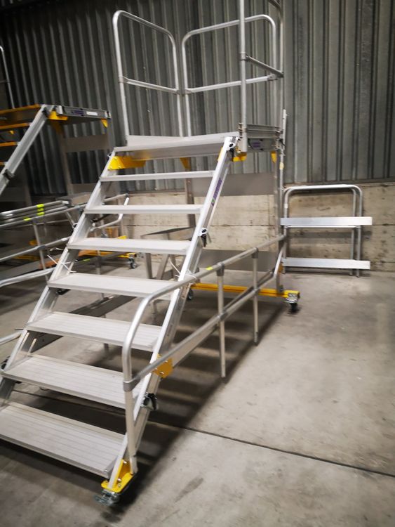 Podest Treppe Aluminium, Container (Gebraucht) in Hinterforst für CHF ...