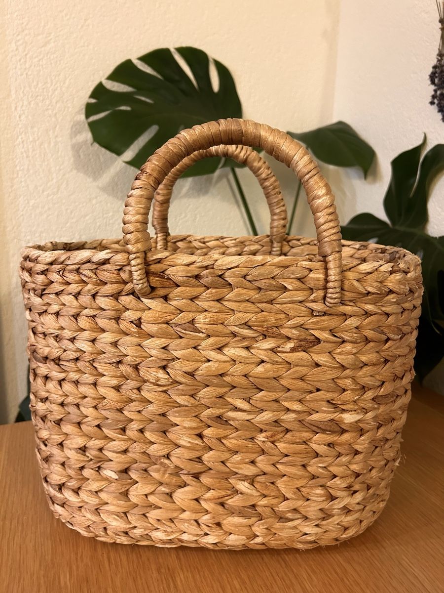 Cute MUJI Woven Water Hyacinth Basket – Rustic Decor 🧺 (Gebraucht) in ...