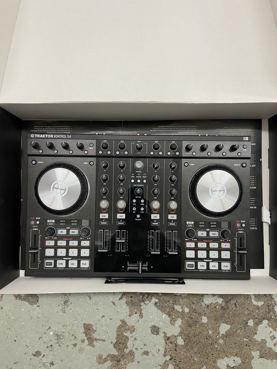 Traktor Kontrol S4 MK2 - Console DJ 4 canaux - Etat neuf! (Neu (gemäss ...