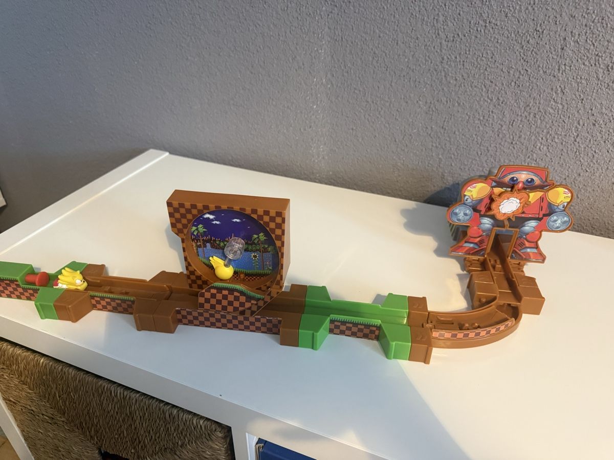 Spielzeug Sonic und Yoshi (Gebraucht) in Lufingen für CHF 15 – mit ...