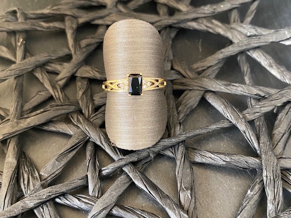 Ring mit schwarzem stein 14karat/585gold | Kaufen auf Ricardo Ring mit schwarzem stein 14karat/585gold | Kaufen auf Ricardo