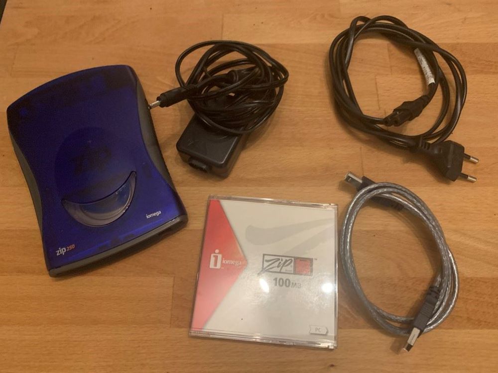 iOmega ZIP 250 Laufwerk inkl. 1 Diskette (Gebraucht) in für CHF 15 ...