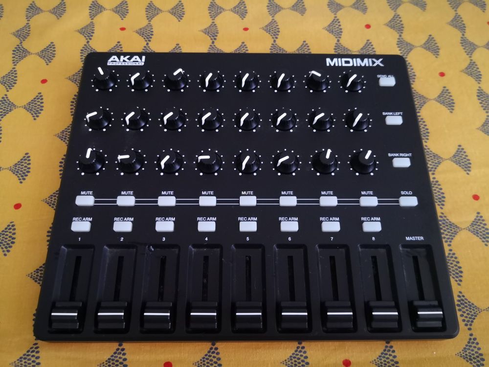 Akai MIDImix USB MIDI Controller - Kompakter Mixer für Mu... (Gebraucht ...