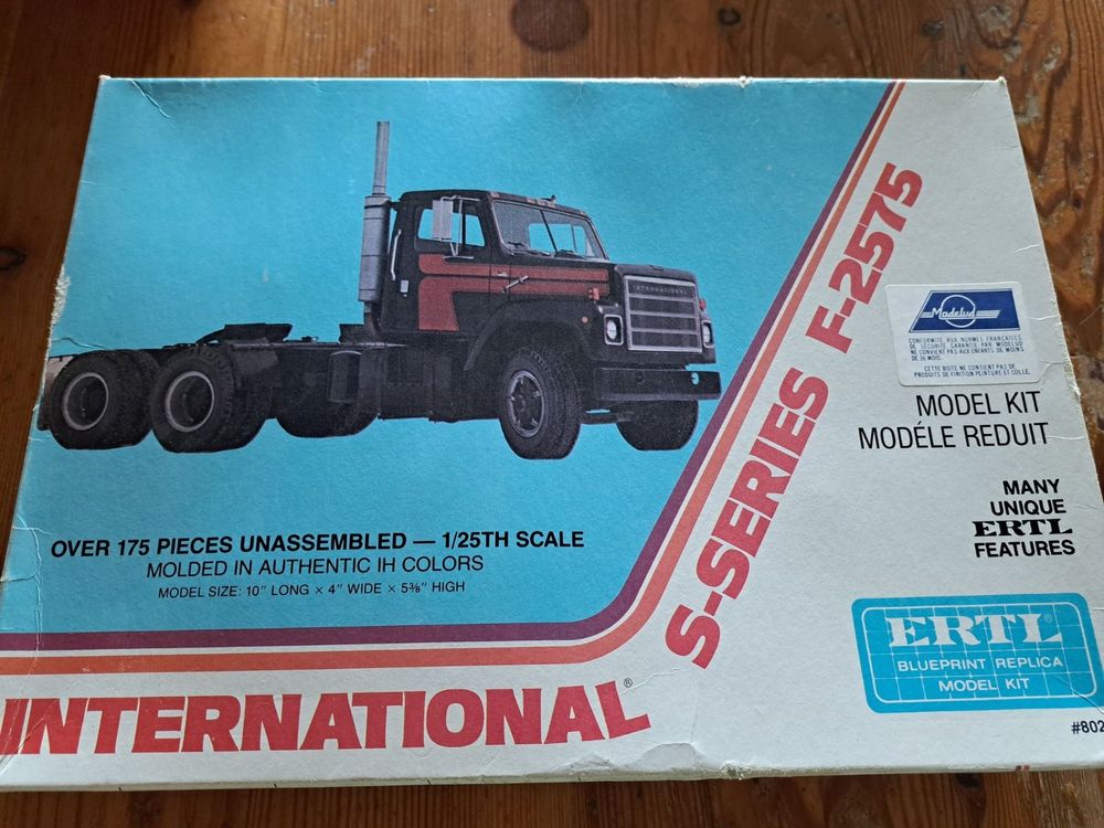 International Series F-2575 1/25 Ertl 8028 (Neu (gemäss Beschreibung ...