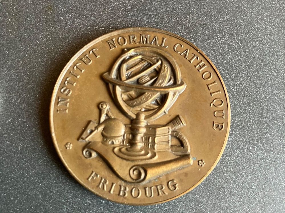 2 top Medaillen Fribourg Inst. National Catholique (Gebraucht) in untervaz für CHF 18 – mit ...