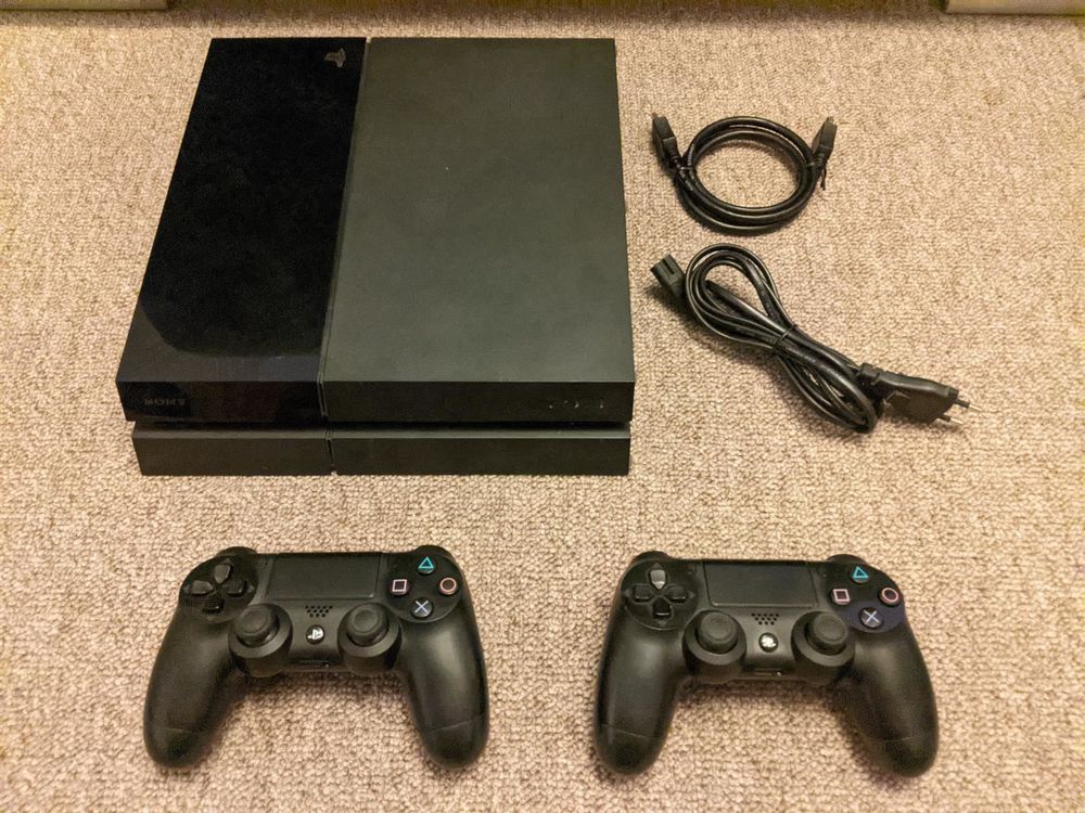 Sony PlayStation 4 + 2 Controller (Gebraucht) in Menziken für CHF 199 ...