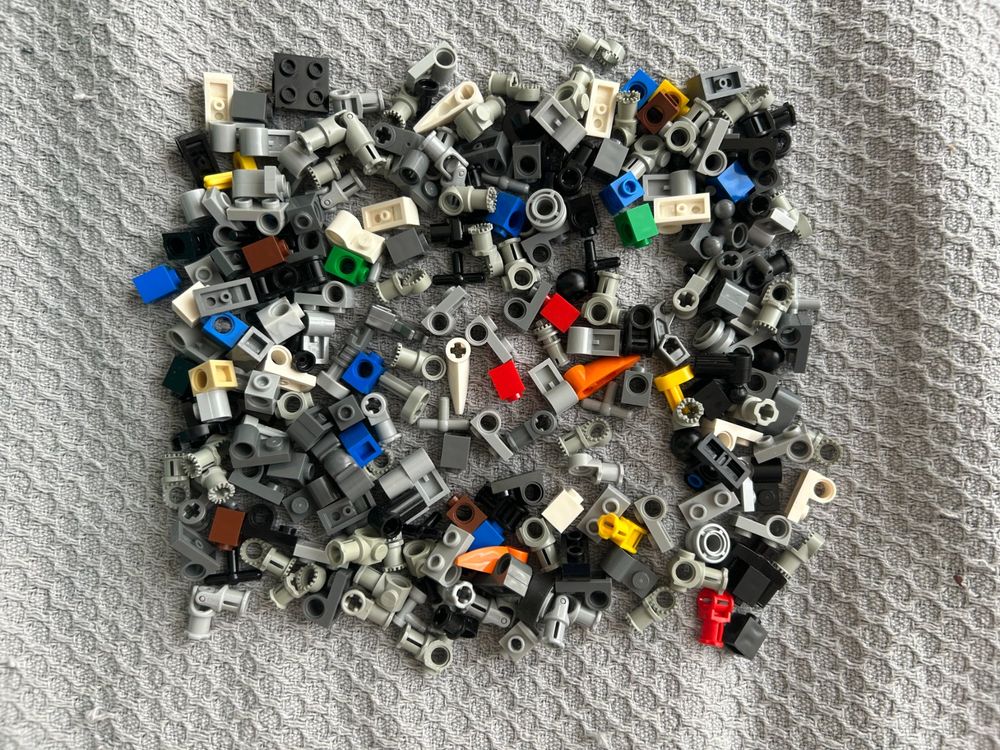 100 Gramm kleine kleinste speziel Lego Technik Teile ab 1 .- (Gebraucht) in Volketswil für CHF 2 ...