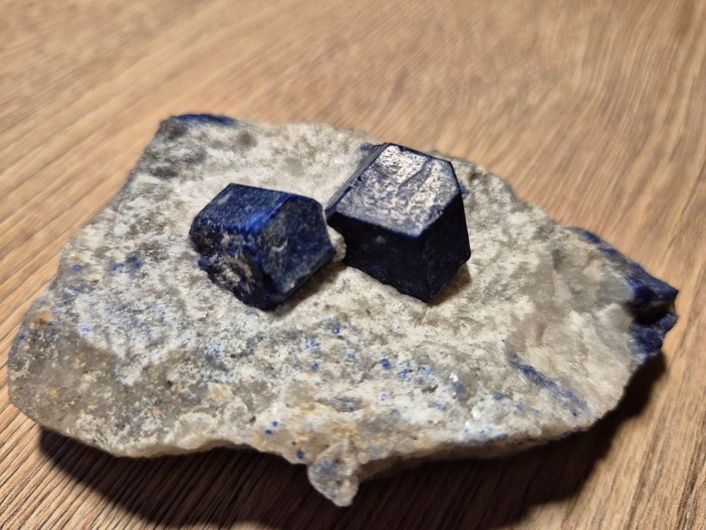 Lapis-lazuli sur matrice – cristaux cubiques de lazurite (D'occasion) à ...