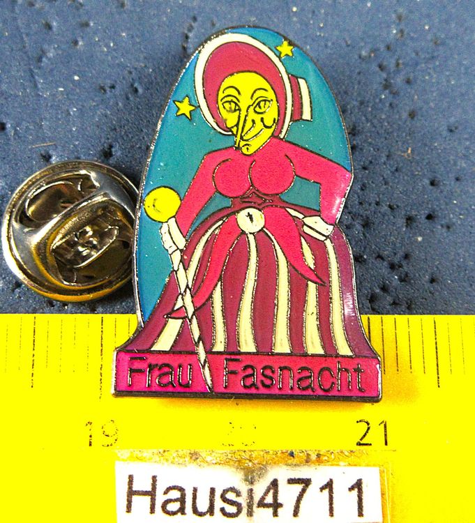 FASNACHT PIN (Gebraucht) in Ettingen für CHF 1.95 – mit Lieferung auf Ricardo kaufen