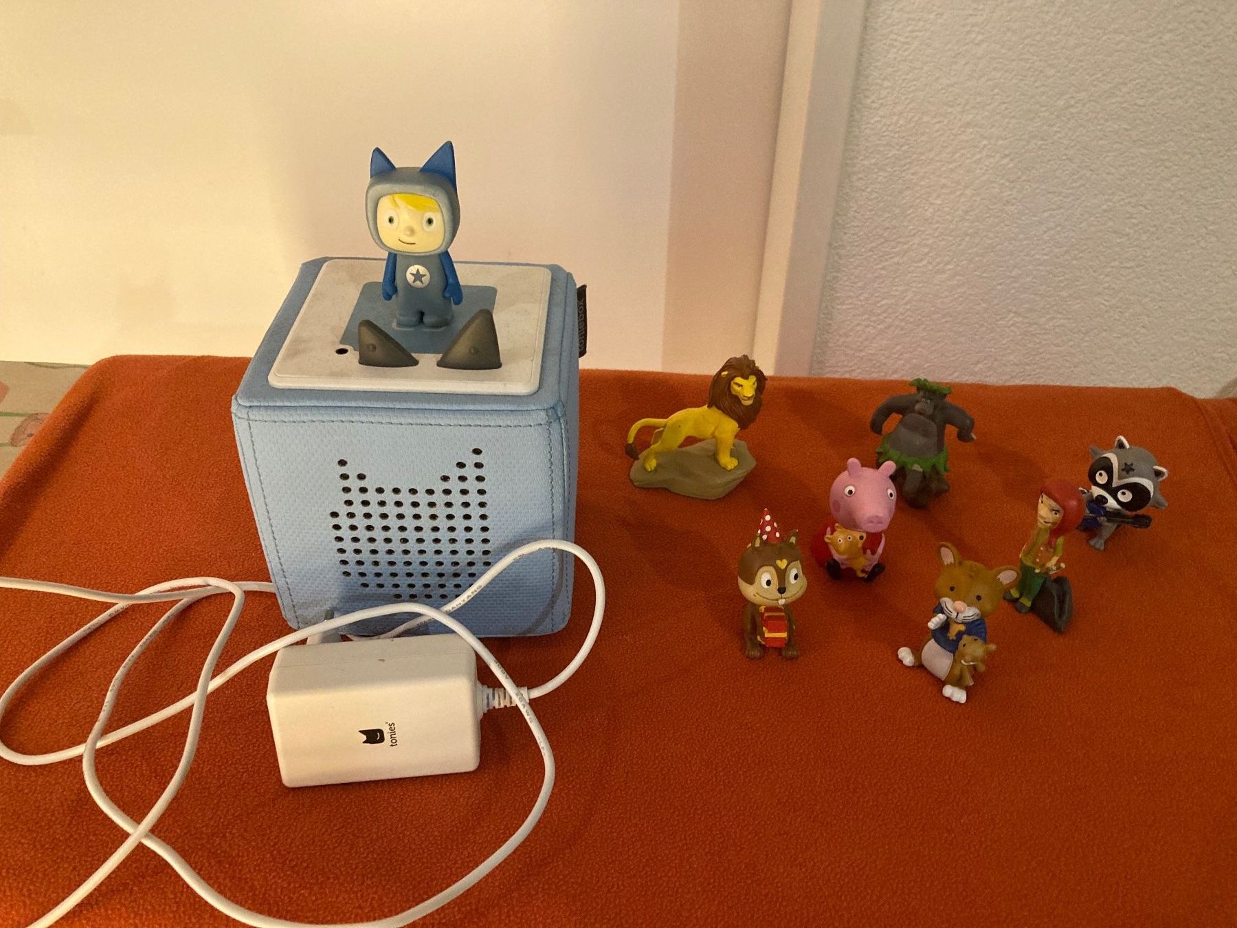 Tonie Box mit Ladestation inklusive 8 Hörfiguren (Gebraucht) in Bern ...