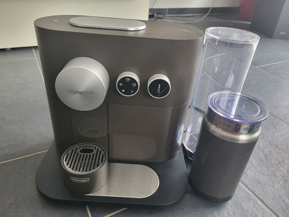 Nespresso Expert&Milk Kaffeemaschine Nespresso (Neu (gemäss ...