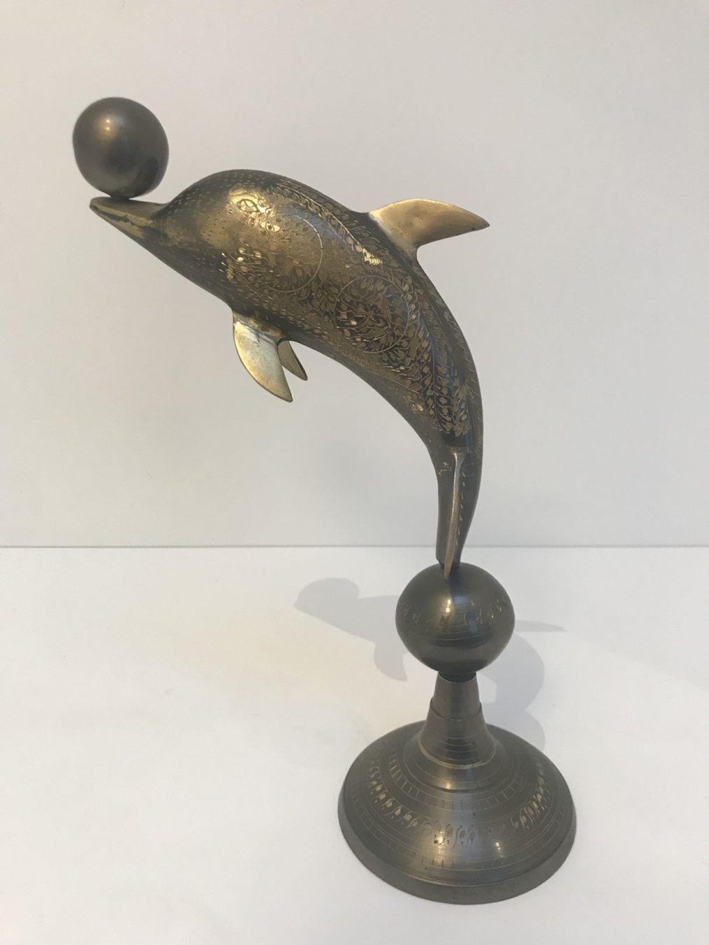 Sehr schöner 70er Jahre Messing Delfin mit Ball auf der Nase (Gebraucht) in Gersau für CHF 29 ...