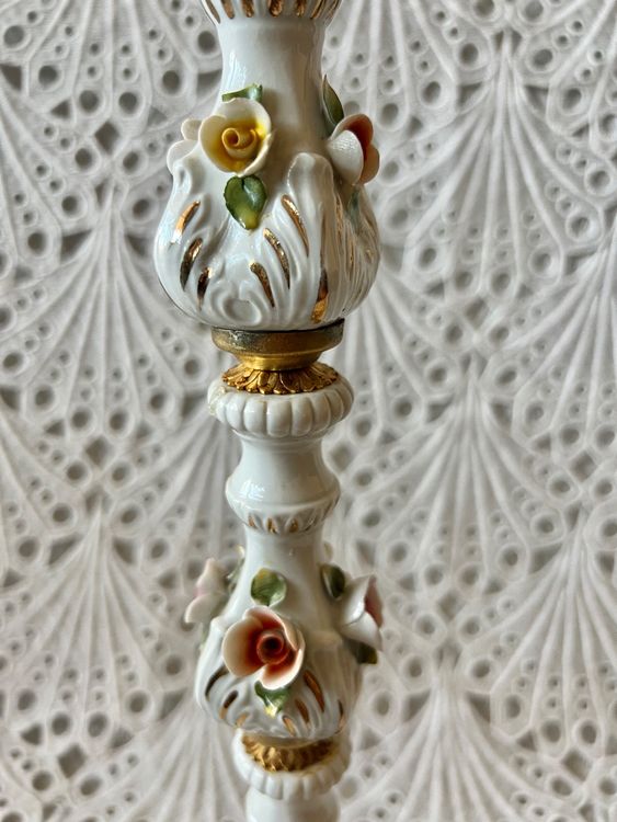 Elegantes Kerzenstander Weiss Porzellan Ebenbild
