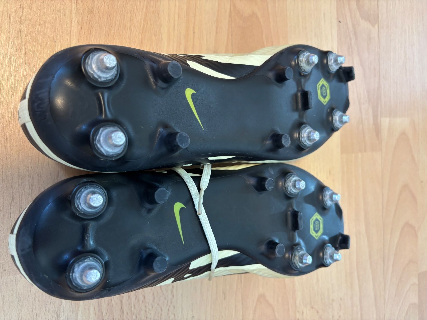 Nike Fussballschuhe Nocken/Stollen (Gebraucht) in Oberkirch LU für CHF ...