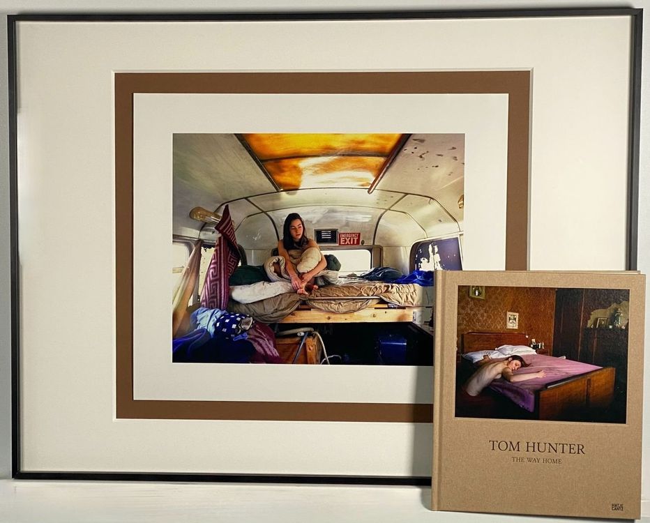 Tom Hunter: SET Girl in the Bus -signiert/gerahmt + ARTBOOK | Kaufen ...