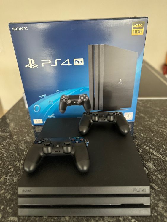 PlayStation 4 Pro 1 GB neuwertig mit 2 Controllern ab CHF 5 (Gebraucht ...