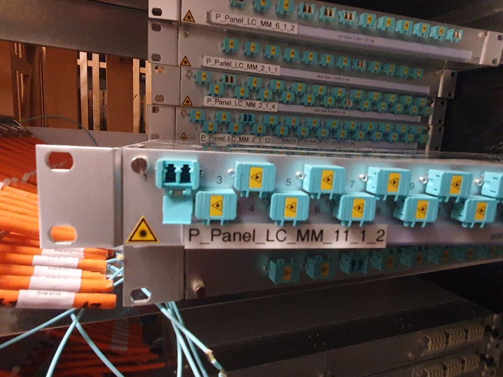 LWL Patch-Panel 19" 19Zoll 2x24 Port bestück Patchpanel (Gebraucht) in ...