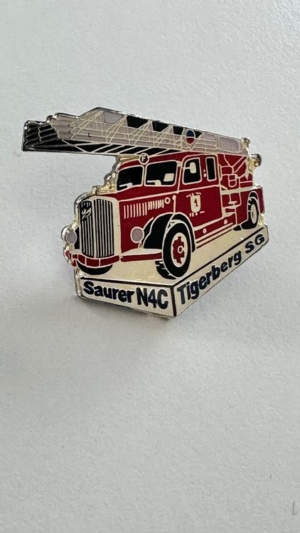 Saurer Feuerwehrauto Pin : (Gebraucht) in Gutenswil für CHF 4.5 – mit Lieferung auf Ricardo kaufen