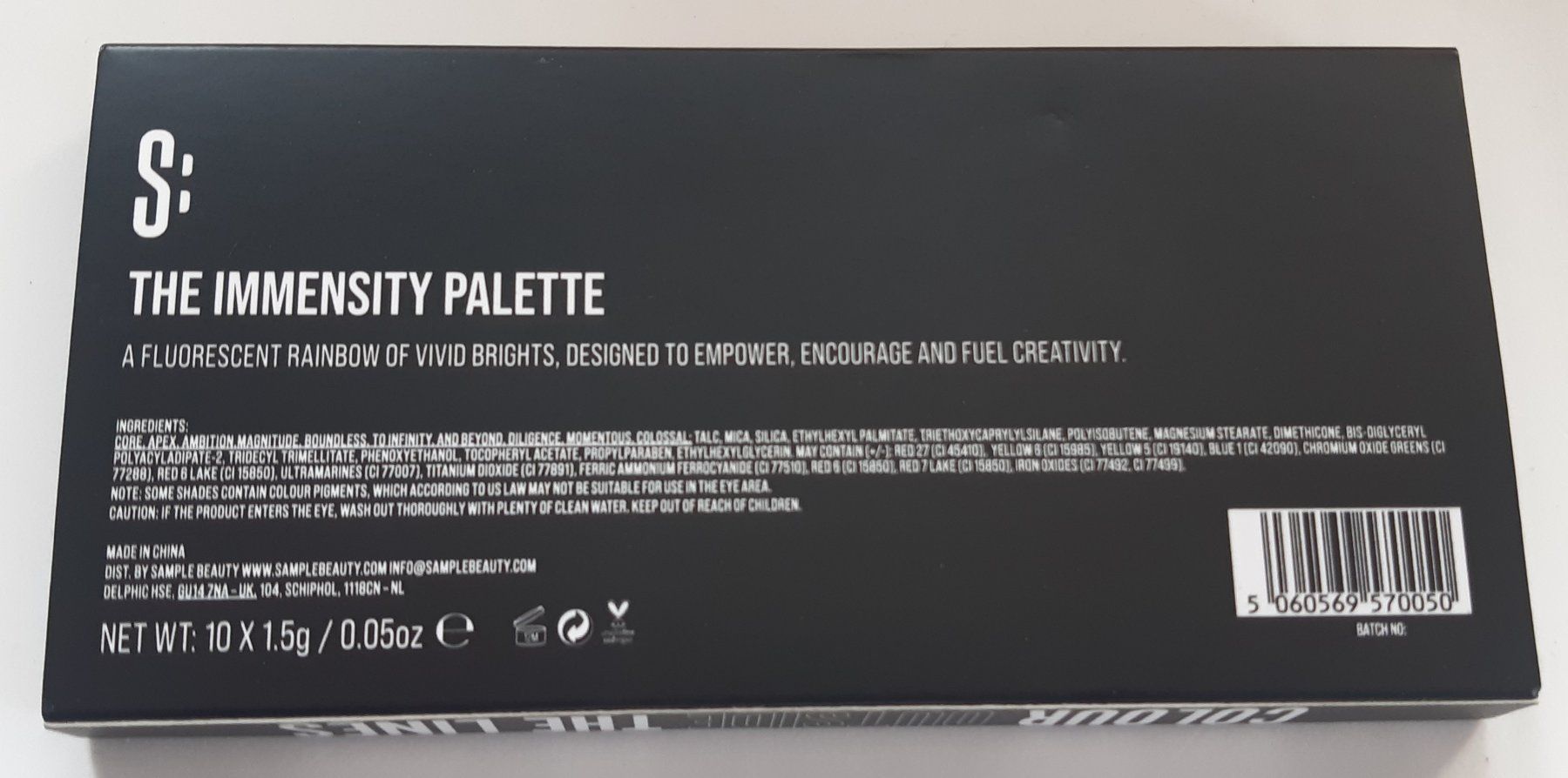 Palette de fards à paupières arc-en-ciel (Neuf avec emballage d'origine ...