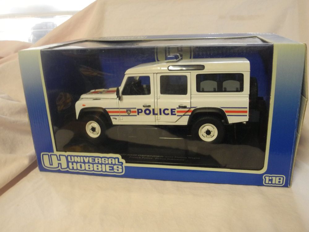 UH UNIVERSAL HOBBIES 1:18 LAND ROVER DEFENDER 110 POLICE MIB | Kaufen ...
