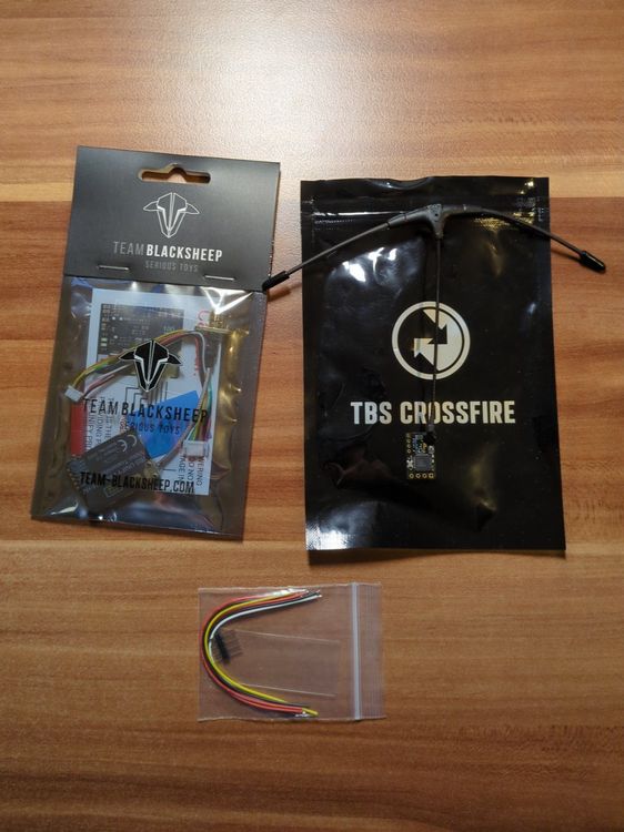 TBS Crossfire + TBS Unify 5.8 GHz and accessories (Neu und originalverpackt) in Bourguillon für ...