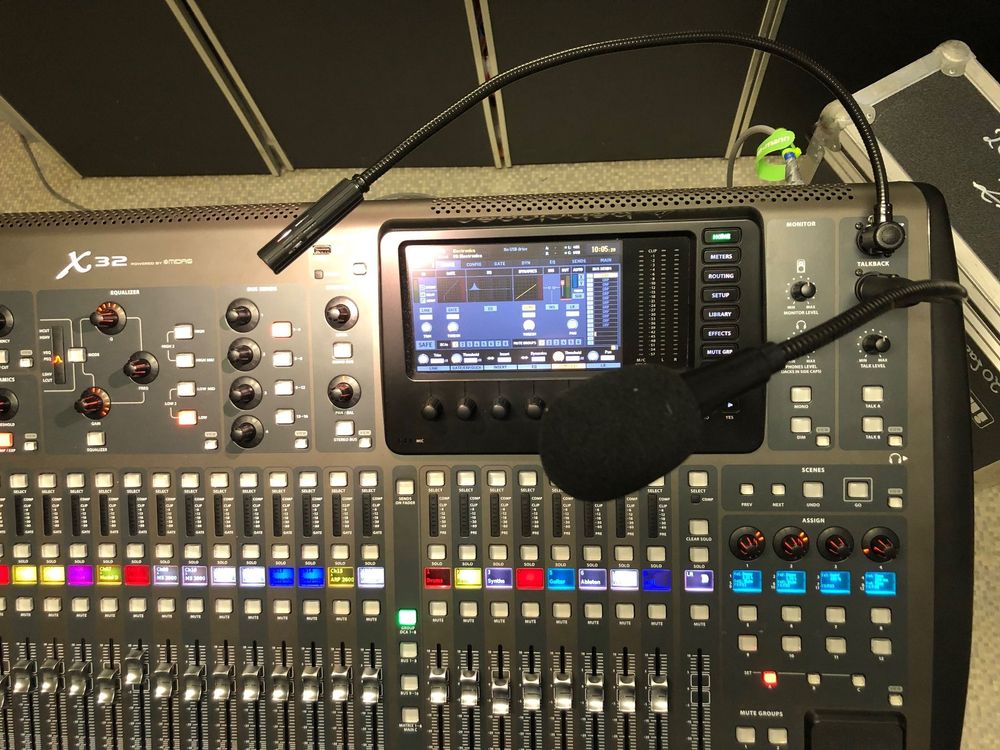 Behringer X32, Case, Stand, Talkback Mic, Light | Kaufen auf Ricardo