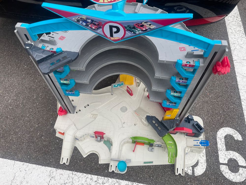 Spielzeug-Garage für Kinder (Gebraucht) in Uster für CHF 20 – nur Abholung auf Ricardo kaufen