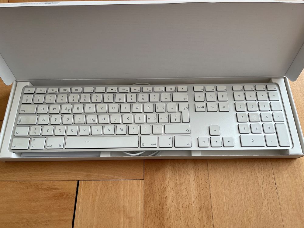 Apple Keyboard (CH Layout) (Gebraucht) in Fribourg für CHF 25 – mit ...