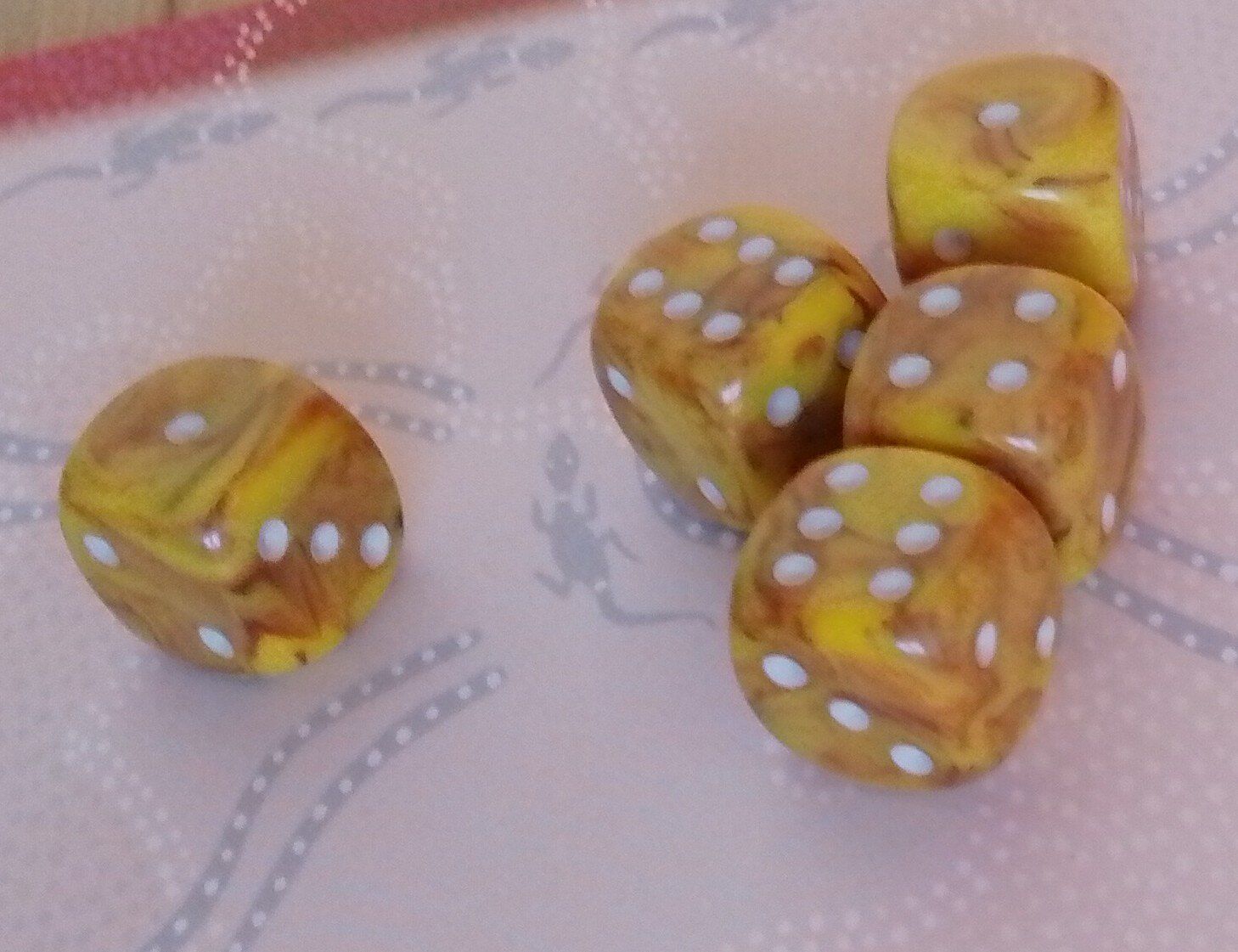 5 Würfel mit pearloptik gelb / Ersatz Würfel Spiel (Gebraucht) in ...