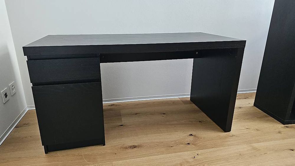 Bureau 140 cm (Gebraucht) in Marly für CHF 99 – nur Abholung auf Ricardo kaufen