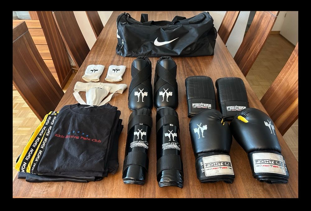 VOLLSTÄNDIGE KICKBOX AUSRÜSTUNG‼️ AB 1.- | Kaufen auf Ricardo