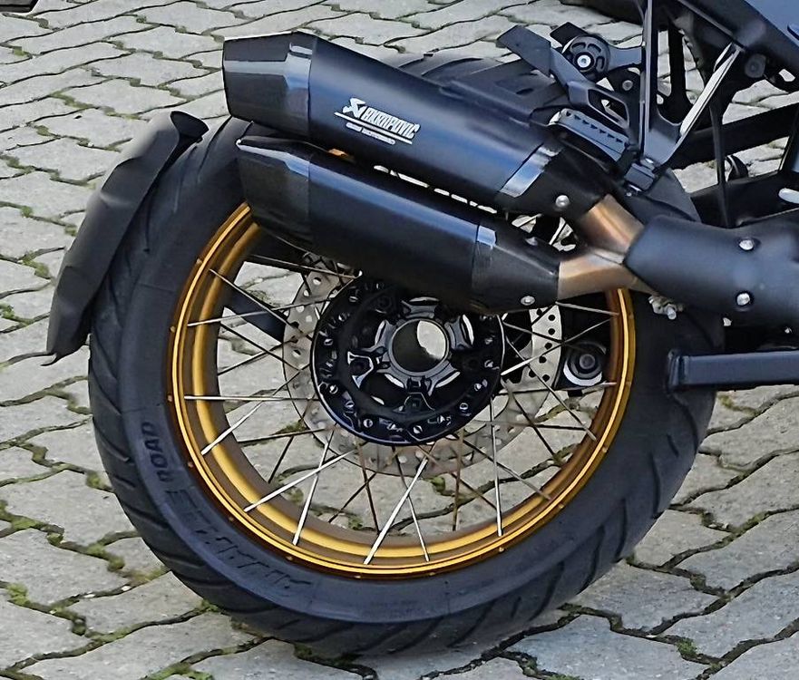 BMW R1300 GS Akrapovic Doppelschalldämpfer schwarz Titan (Gebraucht) in ...