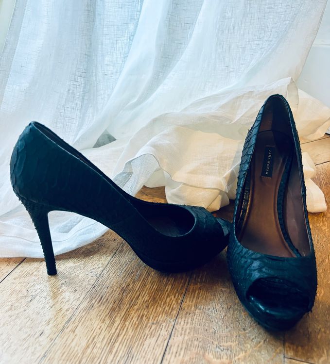 Schwarze Peep Toe Heels aus Leder mit neuen Absätzen (Gebraucht) in ...