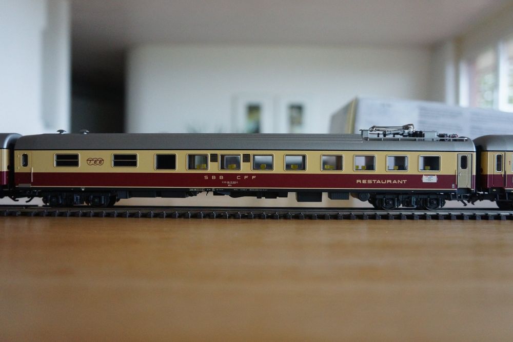 Märklin 26557, Re 4/4 I TEE + 3 Personenwagen (Gebraucht) in Biel ...