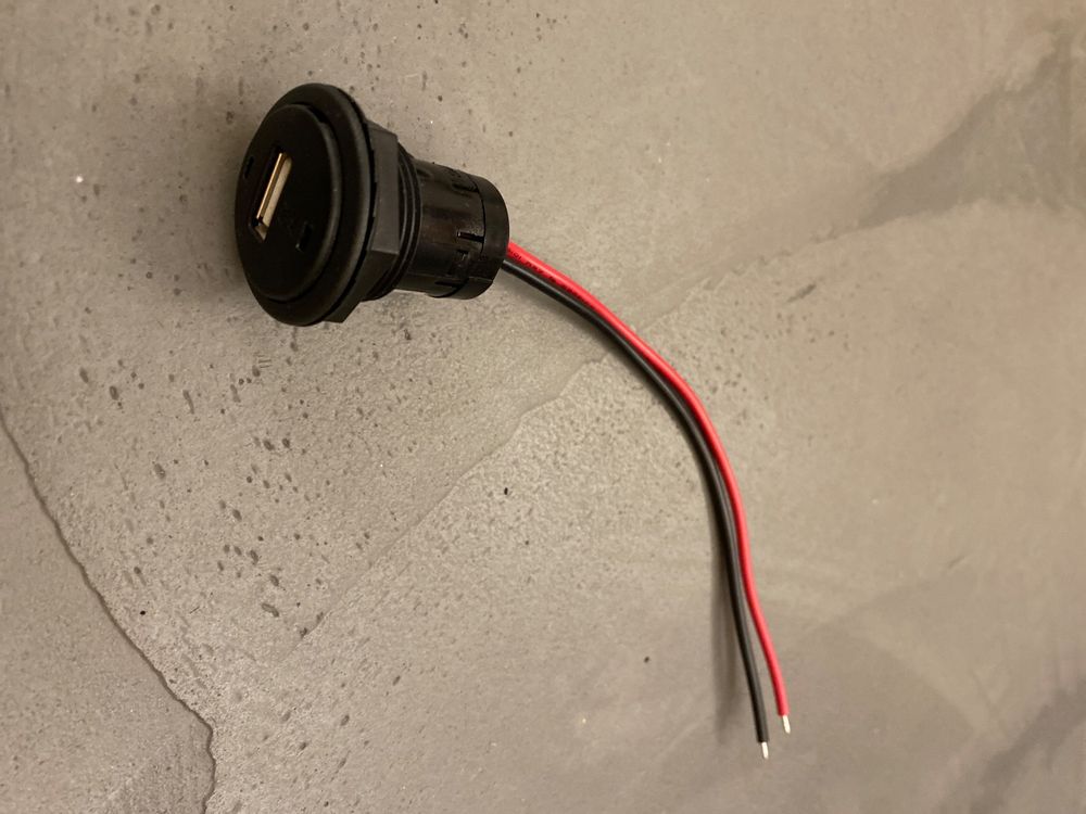 USB Stecker fürs Auto oder Motorrad (Gebraucht) in Zweisimmen für CHF ...