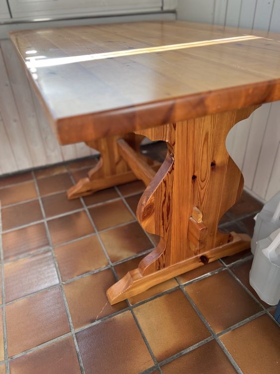 Massiver Holztisch, Esstisch (Gebraucht) in Nürensdorf für CHF 1 – nur Abholung auf Ricardo kaufen
