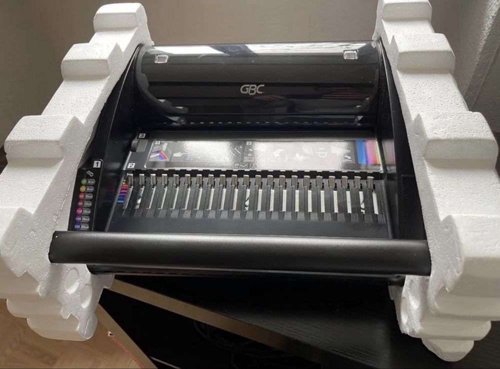 GBC CombBind 200 Low Force Comb Binder - Great Condition (Neu (gemäss ...
