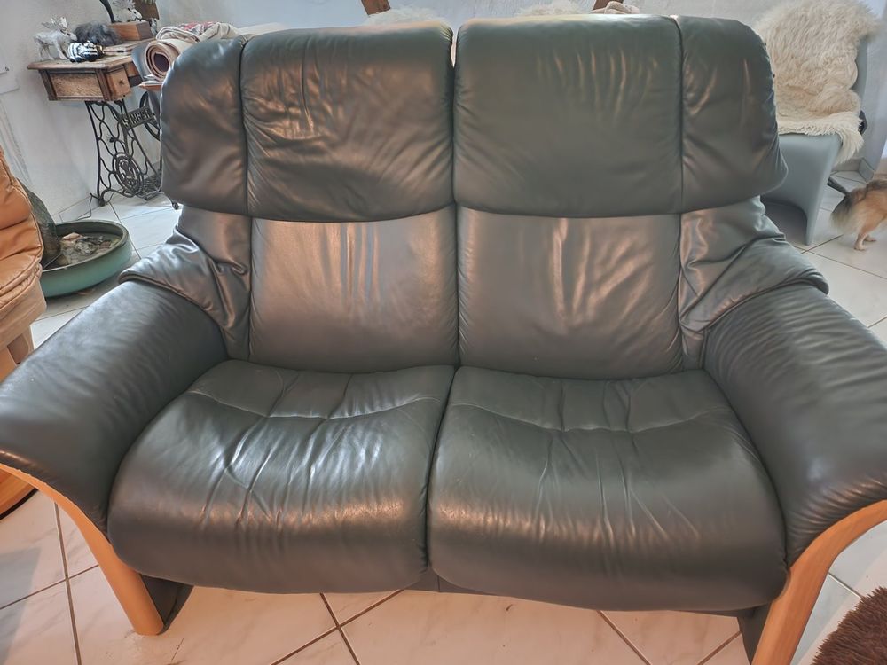 Wunderschönes dunkelgrünen 2er Sofa stressless | Kaufen auf Ricardo