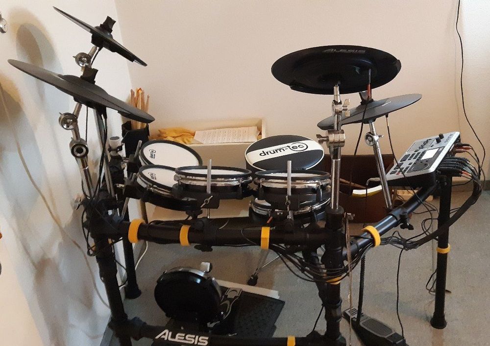 Alesis DM10 Studio Kit Mesh (Digital Drum Kit) (Gebraucht) in Watt für ...