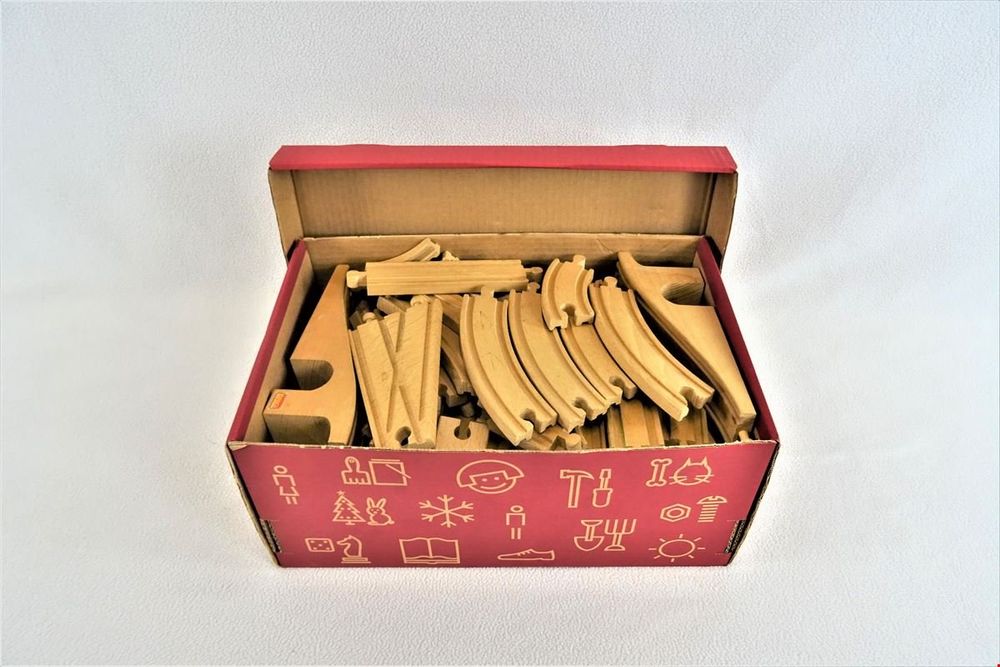 Holzeisenbahn-Set BRIO 88-teilig mit Wagen/Figuren (Gebraucht) in ...