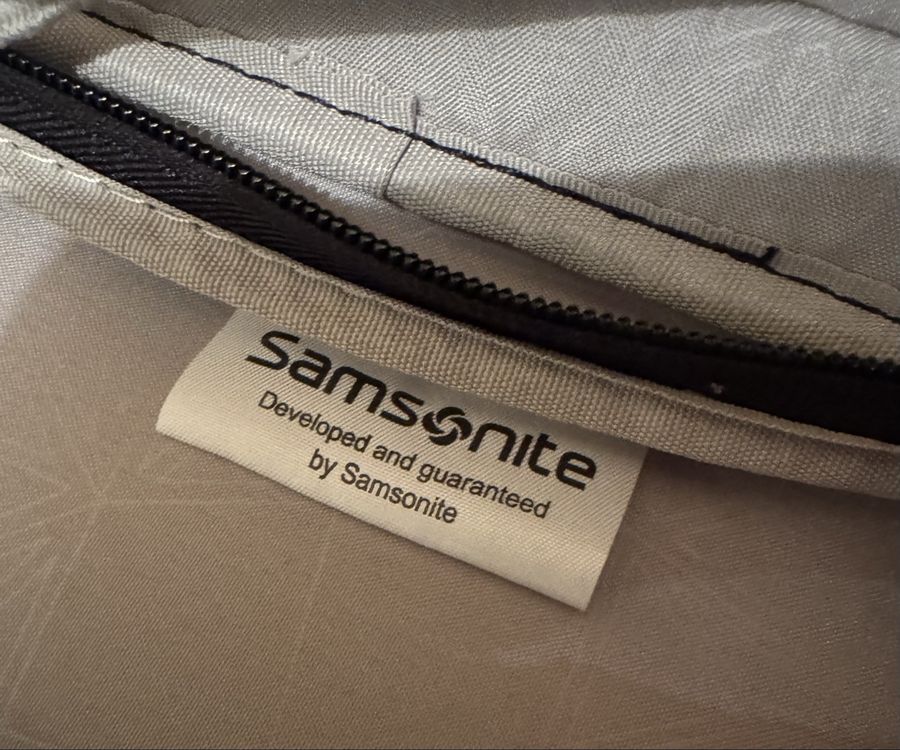 Superlight Samsonite Koffer auf 4 Rollen und Schloss (Gebraucht) in ...