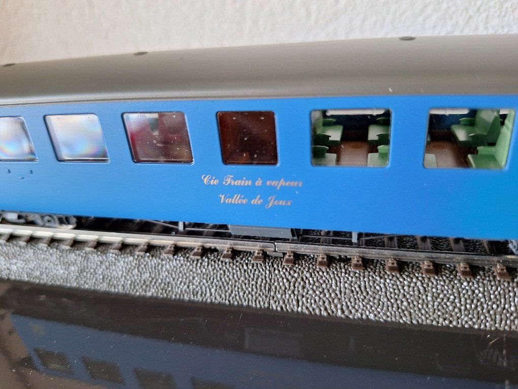 ROCO HO, Voiture bleu, train à vapeur de la vallée de Joux (Neuf avec ...