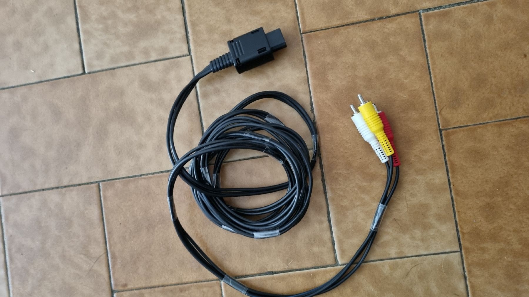 Gamecube original Scart Cable (Gebraucht) in Montagnola für CHF 5 – mit ...