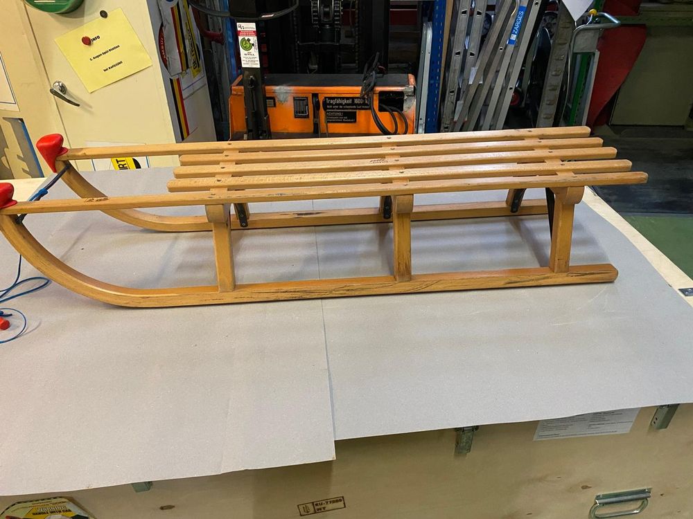 Davoser Holzschlitten, modern, mit orangen Puffern (Gebraucht) in ...
