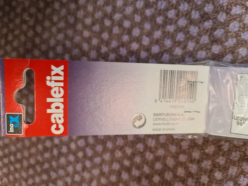 Posten Gummi selbstklebende Kabelkanäle in braun ab 1.- (Neu und originalverpackt) in Krinau für ...