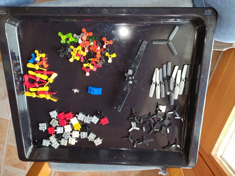 Lego : Propeller, Brick and plate modif. (Gebraucht) in Montricher für ...
